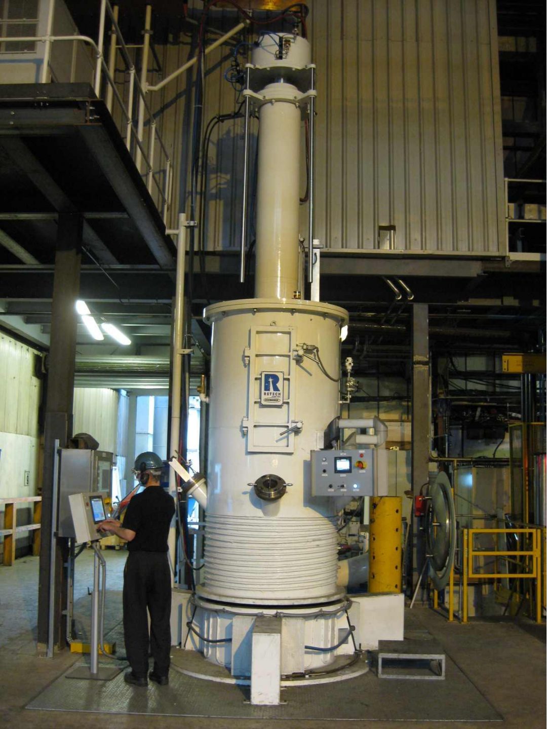 The new VAR Stub Welding system accepts up to Ø800mm x 4200mm long ...